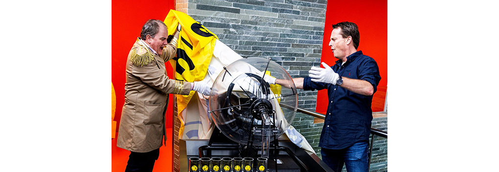 Lotto schenkt iconische Lotto-trekkingsmachine aan Beeld & Geluid - BM